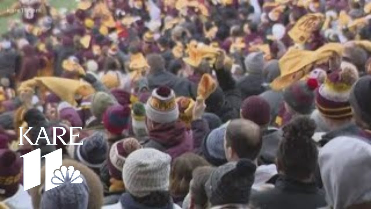 Gophers fans rush field in endgame spectacle, some hurt - YouTube
