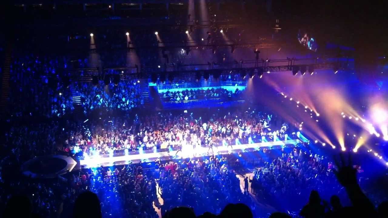 NKOTBSB Concert O2 Arena LONDON 2012 Opening (New Kids on The Block ...