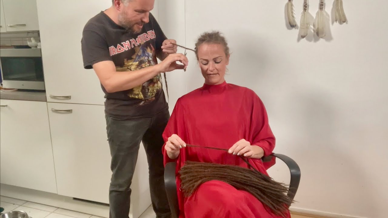 Short hair is sexy! Let's cut off some dreads! A very short haircut ...