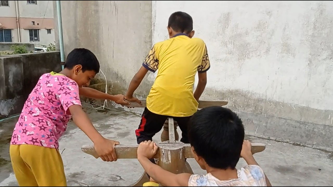 Children Playing On Roof - YouTube