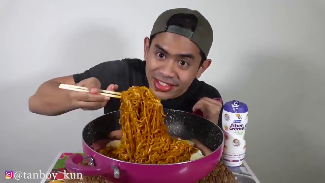 tanboy kun! MUKBANG 6 BUNGKUS SAMYANG CURRY + SOSIS + SMOKE BEEF ...