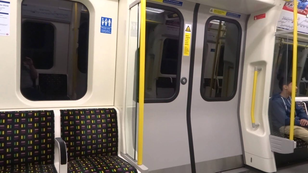 Circle Line: Liverpool Street to Moorgate - YouTube