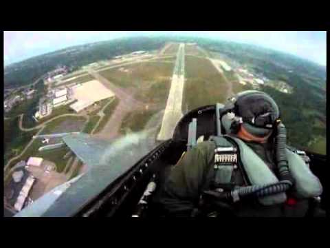 WPTZ Reporter Flies In F-16 - YouTube