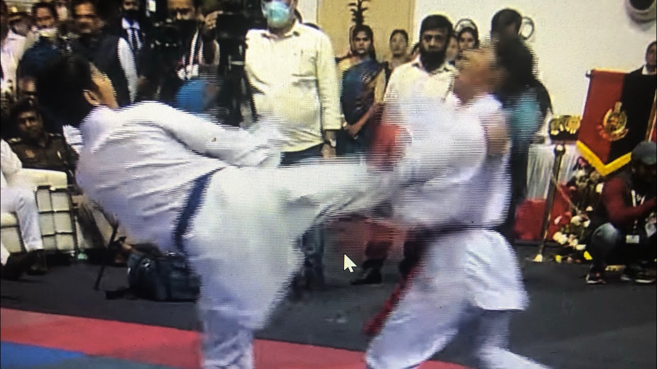 Women Karate bout 2 - YouTube