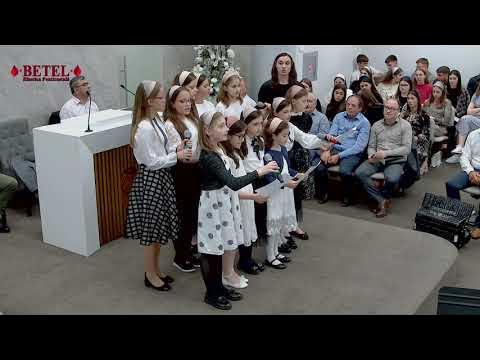 Grup de fete - Ce minunat e Dumnezeu! - YouTube