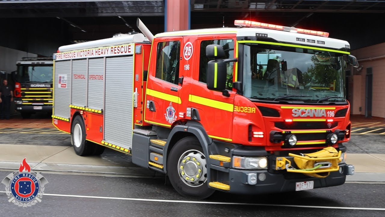 FRV | Rescue 25 Turning Out Code 1 to Vehicle Accident Persons Trapped ...