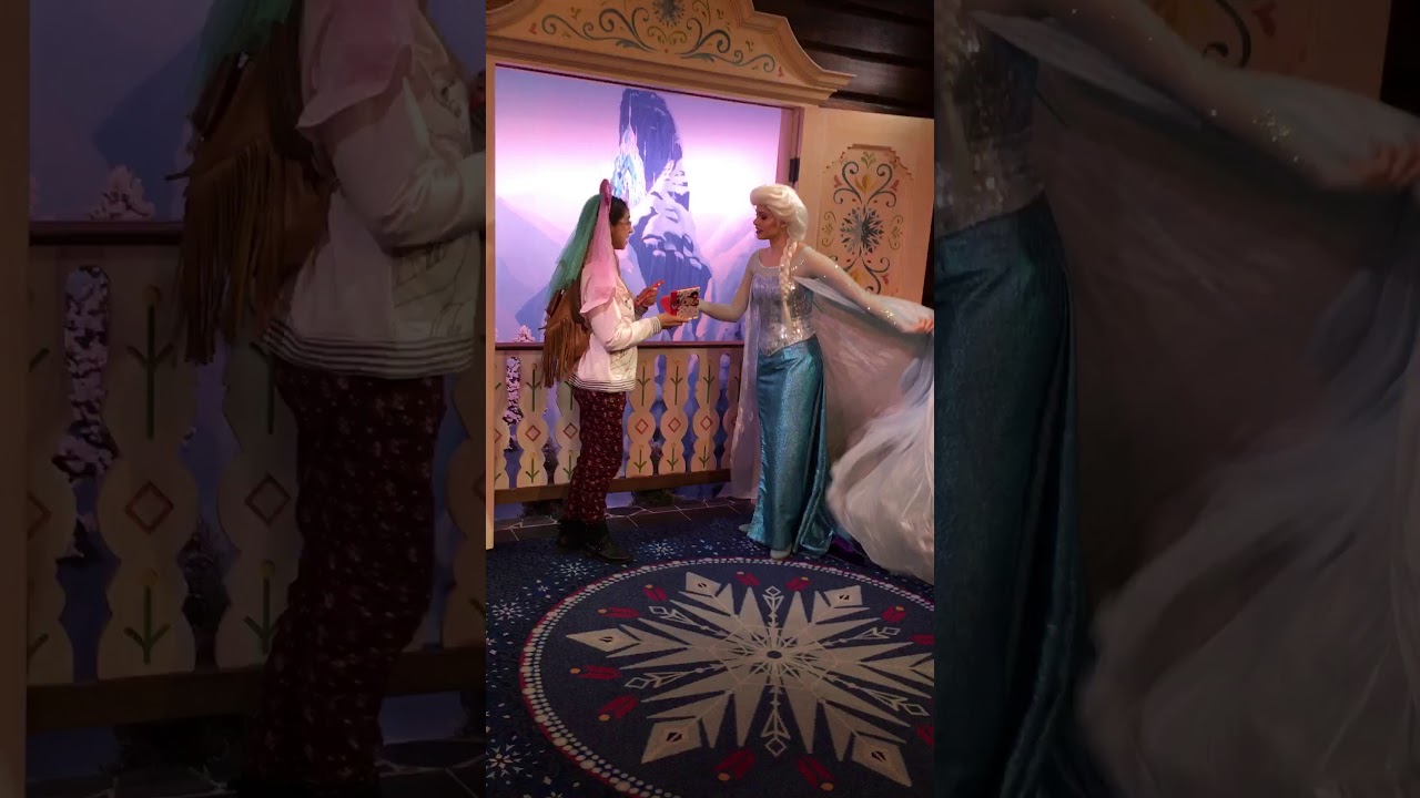 Meeting Elsa from Frozen in Epcot Part 1 - YouTube
