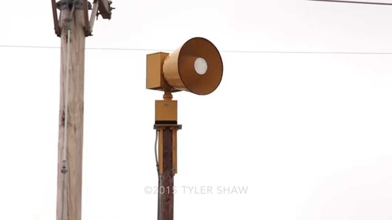 Federal Signal 2001:DC - Hall County Siren #22 - YouTube