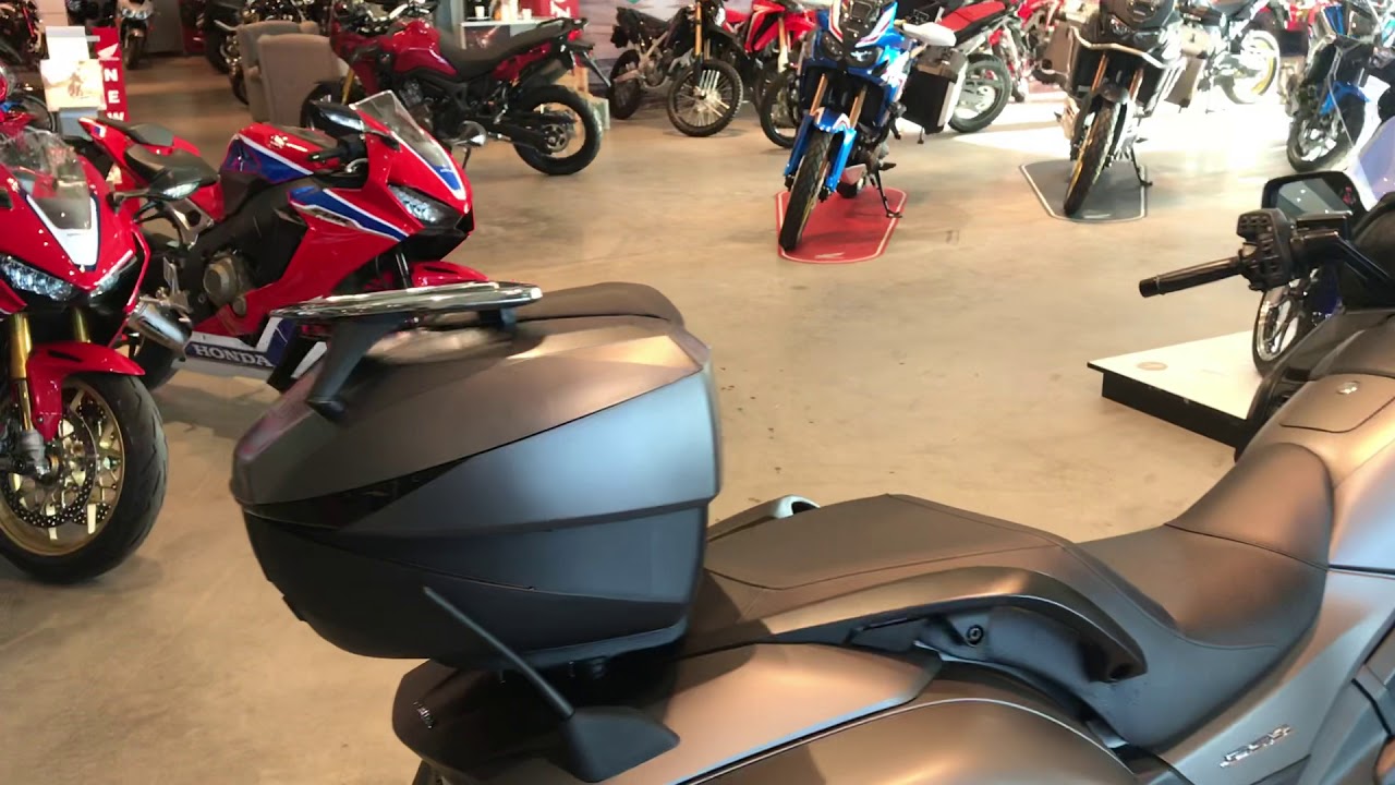 Honda GL1800B F6B Goldwing - YouTube