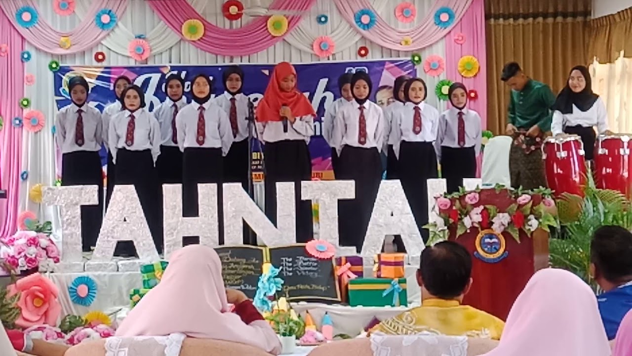 persembahan koir SMK TAMAN WIDURI anta permana dan donde . - YouTube