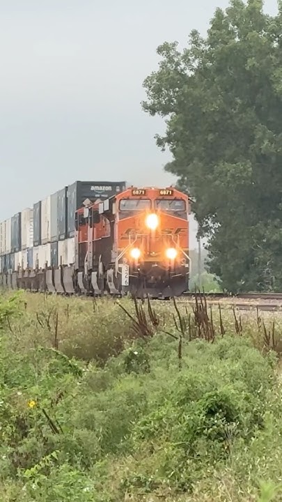 70 mph BNSF Z train!! #bnsftrains #bnsfrailway #bnsf - YouTube