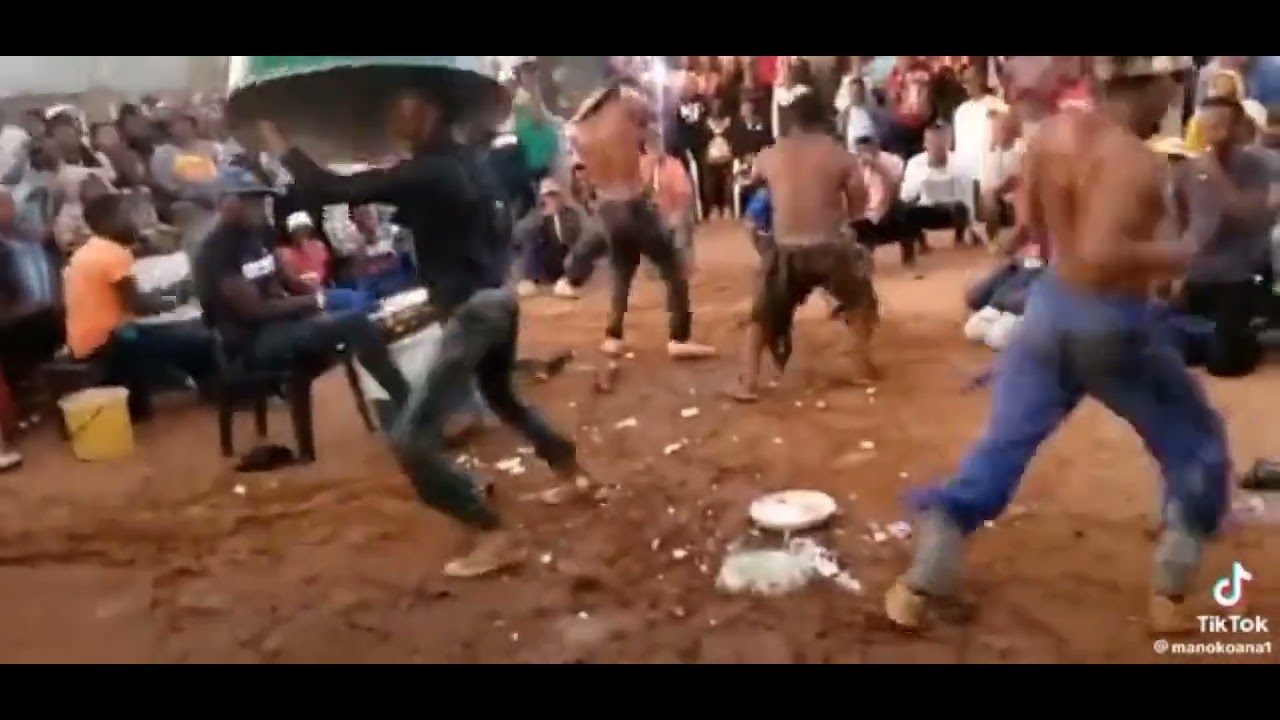 majomane watching dinaka tsaga maleboho.Entertaining book them. - YouTube