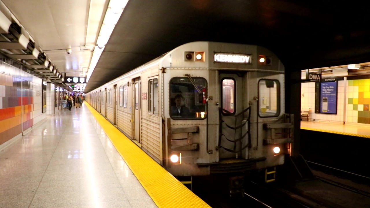TTC Toronto Subway : Kennedy Bound Bombardier T1 Line 2 Train ...