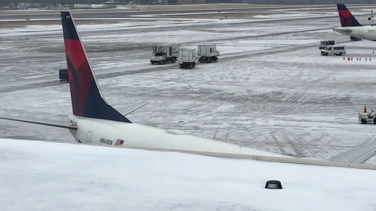 Minneapolis Minnesota International Airport Plane Spotting January 2019 ...