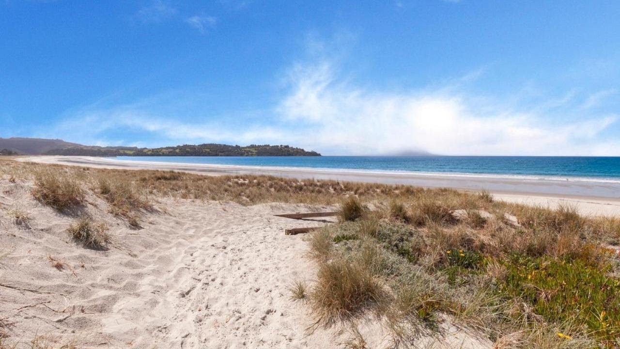 This Way To The Beach Omaha Holiday Home, Omaha, New Zealand - YouTube