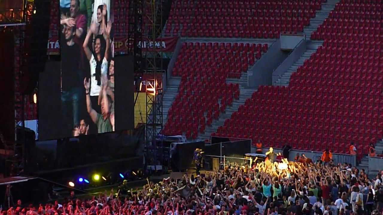 Bruce Springsteen in Prague - Waitin' on a Sunny Day - YouTube