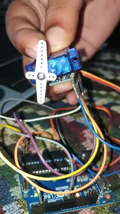 Single axis gimbal demo using Arduino Uno and MPU6050. - YouTube