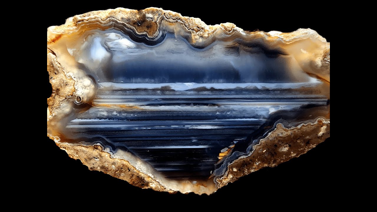 Waterline agate - The storm could not have been painted more ...