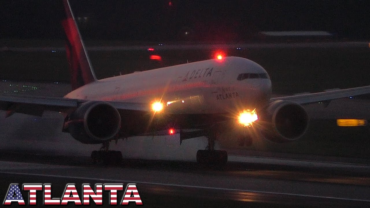 DELTA 777 "Spirit of Atlanta" morning arrival - YouTube