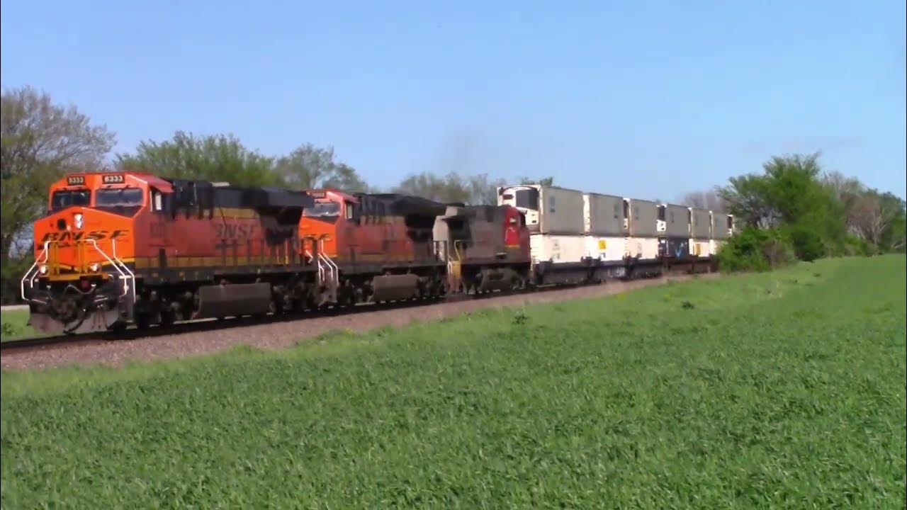 Seattle Bound BNSF “Z” Races West out of Big Rock, IL - Aurora Subdivision!! - YouTube