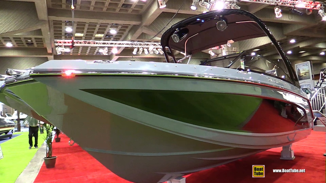 2017 Larson 210 LXH Motor Boat - Walkaround - 2017 Montreal Boat Show ...