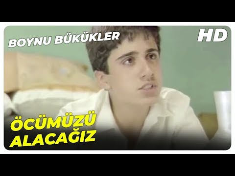 Boynu Bükükler - Elif ve Emrah, Gülcan'ın Peşine Düştü! | Küçük Emrah Eski Türk Filmi