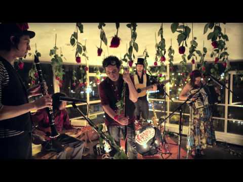 (HD) BURNING CARAVAN / JARDIN SECRETO : AMPLIFICADO (COLOMBIA)