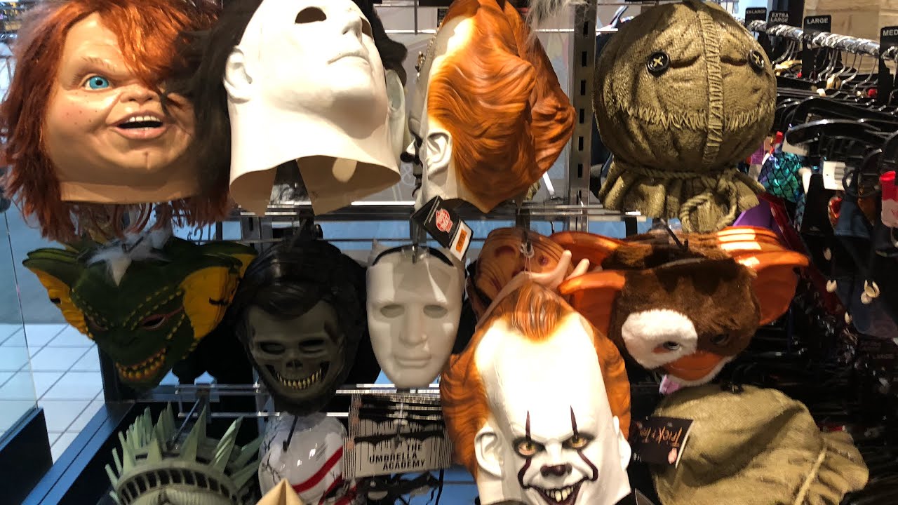 HALLOWEEN MASKS AT HOT TOPIC - YouTube