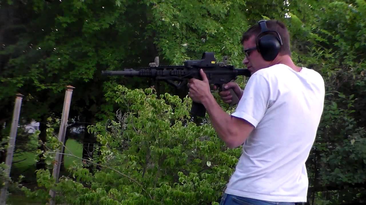 M16 with Eotech Holographic Sight in .223 - YouTube