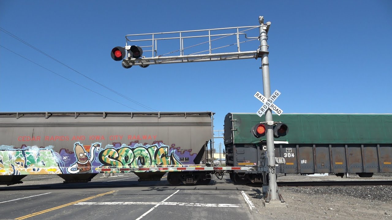 Double Crossing Function Both Tracks, UP LRS51 Local, Mow Parade ...