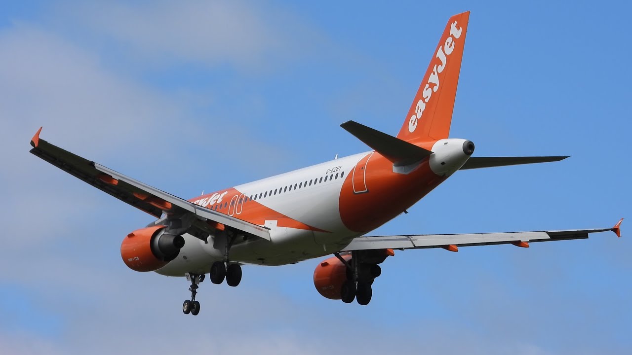 Nikon P1000- easyJet Touch-and-Go Training at Teesside Airport. A319 ...
