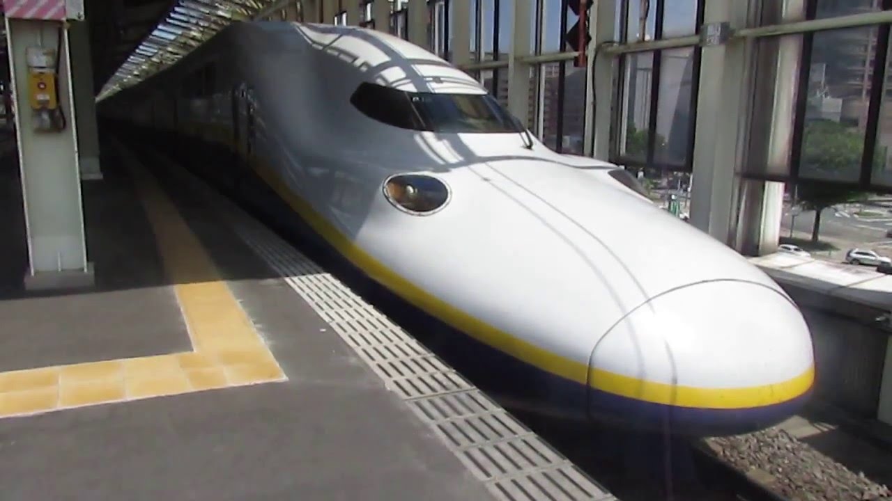 E4系P15編成旧塗装＋P5編成新塗装MAXたにがわ408号高崎駅 150506 HD720p - YouTube