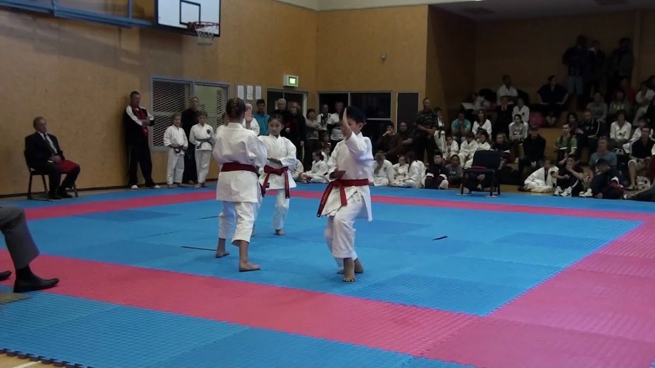 2010 NZ Open Karate Championships 8-9yrs Team kata final에이다웡 - YouTube