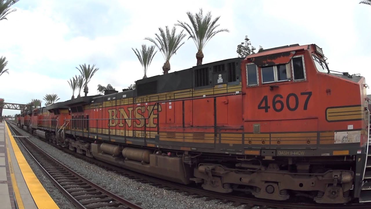 BNSF intermodal stop at Fullerton - YouTube