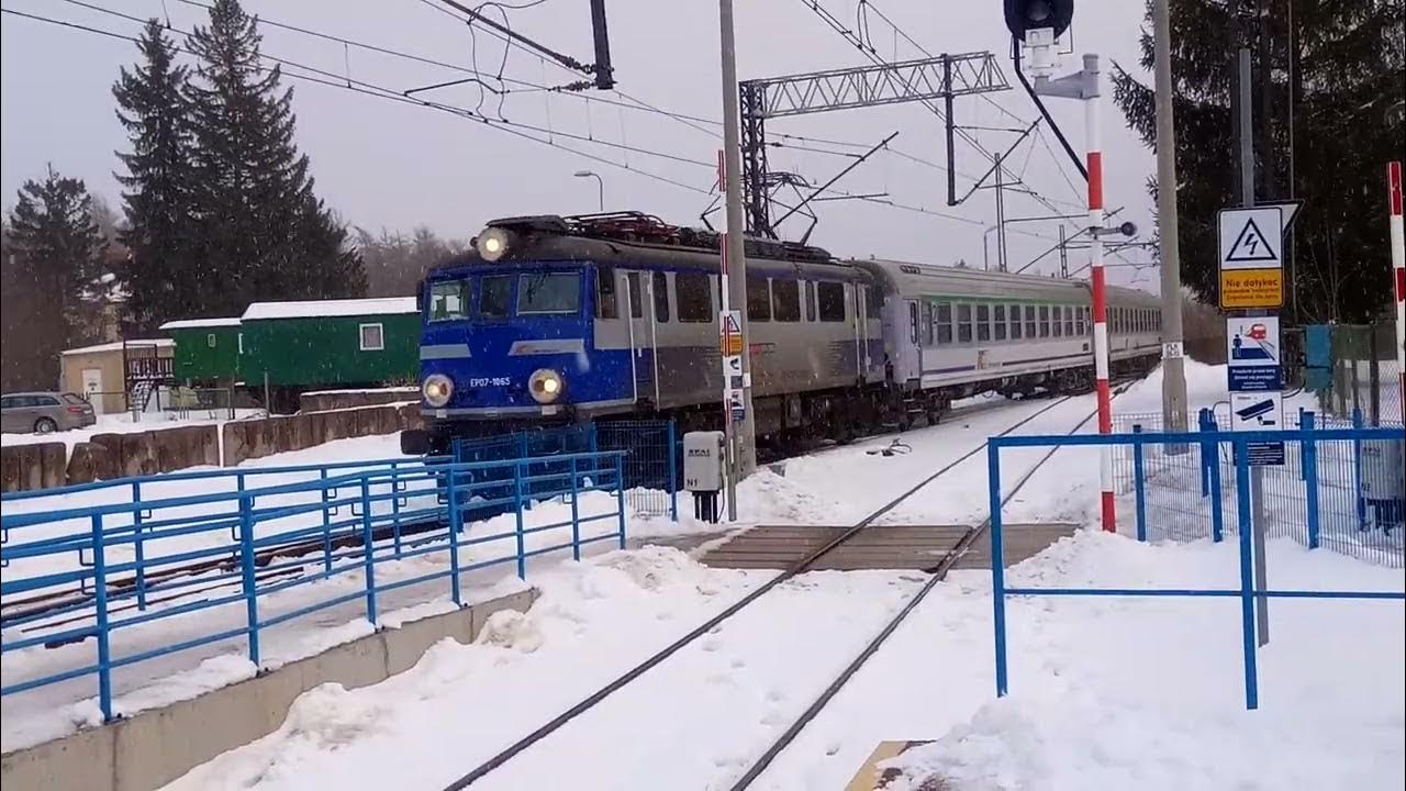 EP07-1065 TLK "Orzeszkowa" Szklarska Poręba 25.01.2022 - YouTube