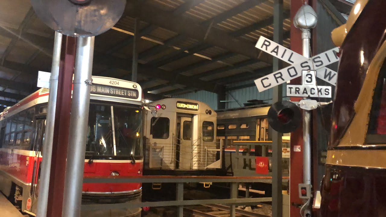 Walking around Engine Barn 2 at the Halton County Radial Museum. - YouTube