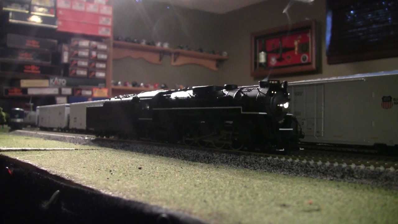 Review of MTH 2-8-4 Berkshire NKP 765 - YouTube