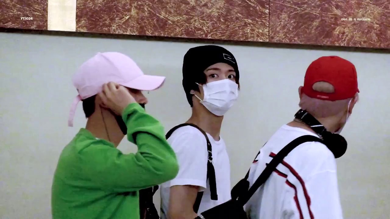 YUTA FANCAM｜170523 KLIA staring fans - YouTube