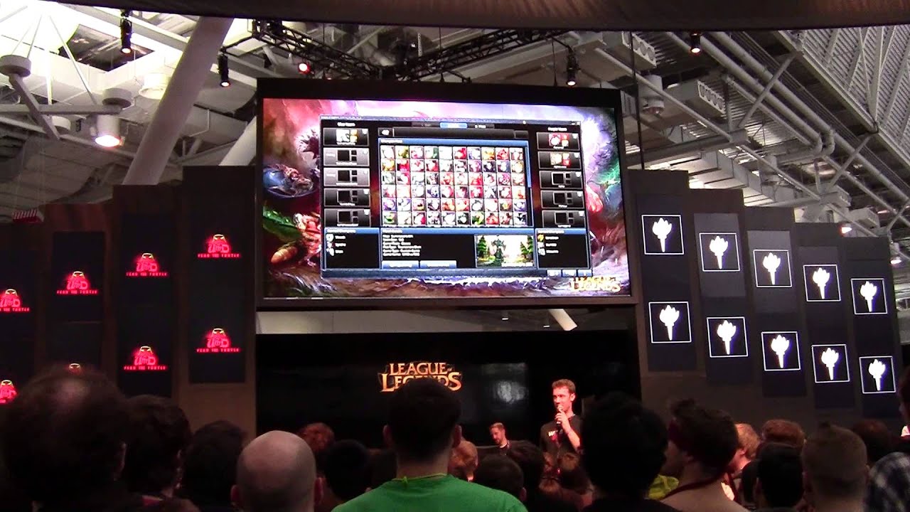 PAX East 2013 - A look at the League Of Legends Booth and Crowd - YouTube