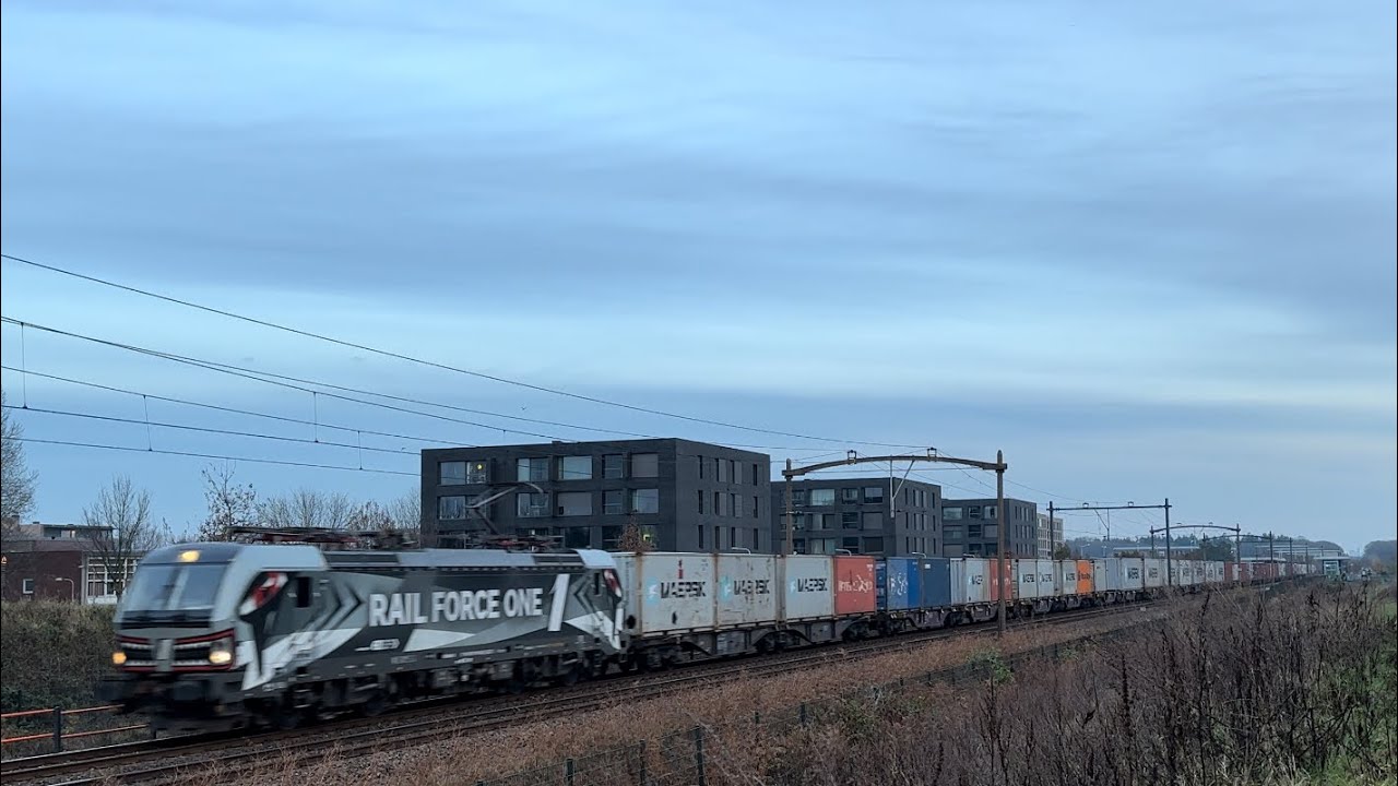 Rail Force One is comming with container train trough Tilburg Reeshof ...
