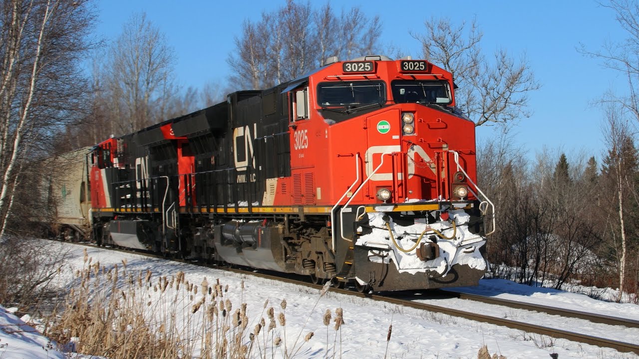 CN 3025 leading B730 into Moncton. - YouTube