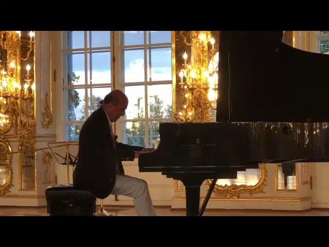 Emile Pandolfi Performs in the Catherine Palace, St. Petersburg Chords ...