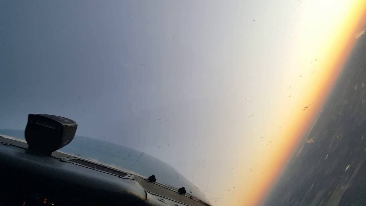 Cessna 172 barrel roll - YouTube