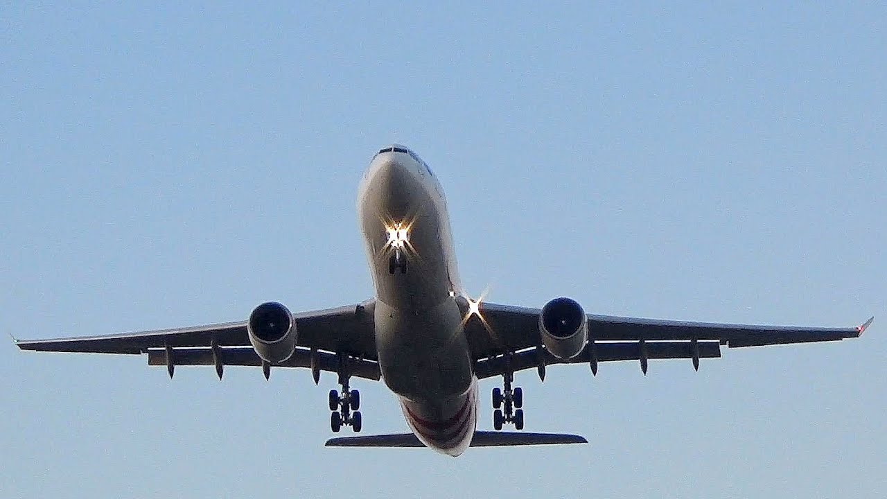 Malaysian Airlines MH129 Airbus A330-300 flight arrives at Melbourne ...