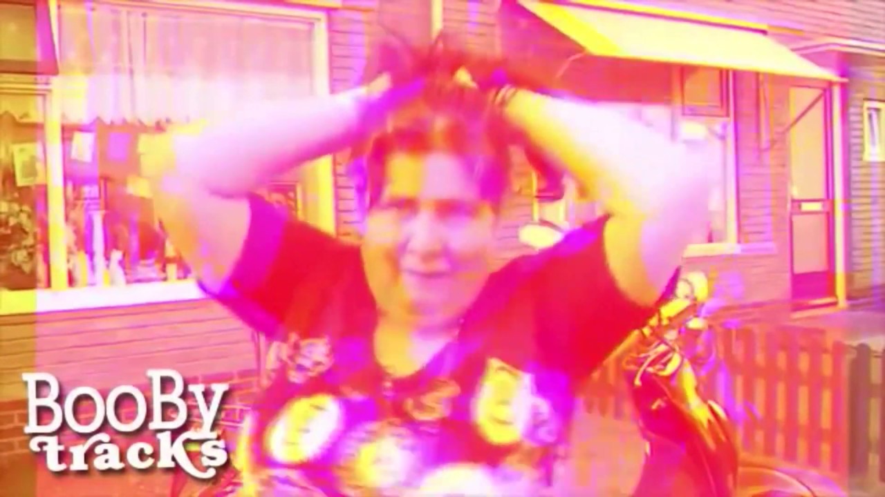 Zanger Rinus REMIX! - Met Romana Op De Scooter - YouTube