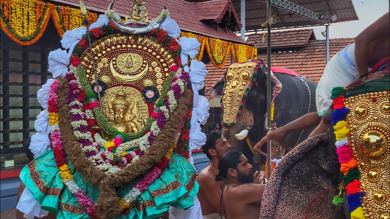 കാര്‍ത്തികേയ കുമാരാ ദേവസേനാധിപാ.... #onattukara #keralafestivals ...