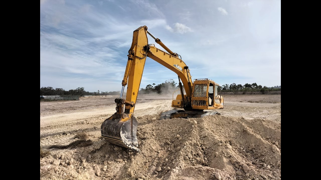 CASE CX210 Excavator 21tonner - YouTube