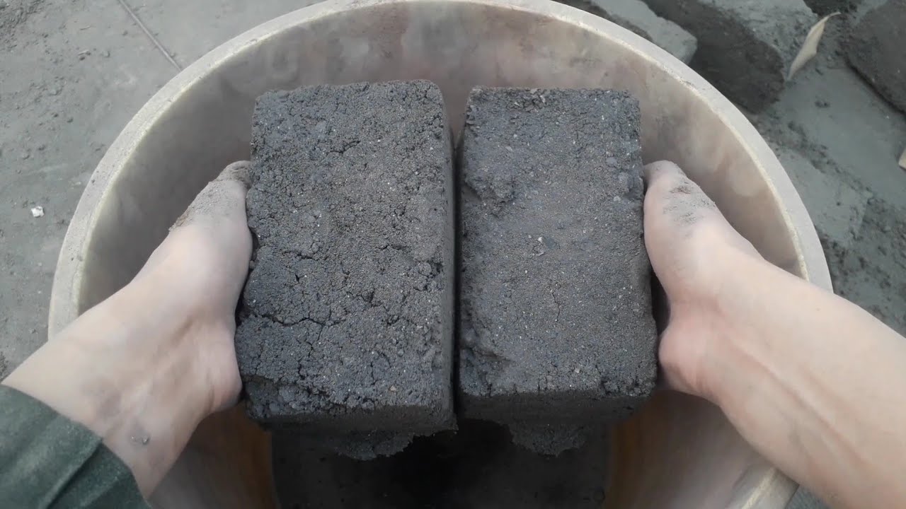 New video🥁💯Pure sand charcoal biscuits crumbling in mini bucket+water ...