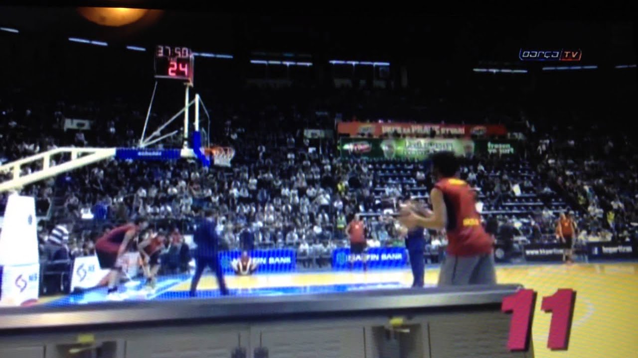 Juan Carlos Navarro hits 21 three pointers in a row - YouTube