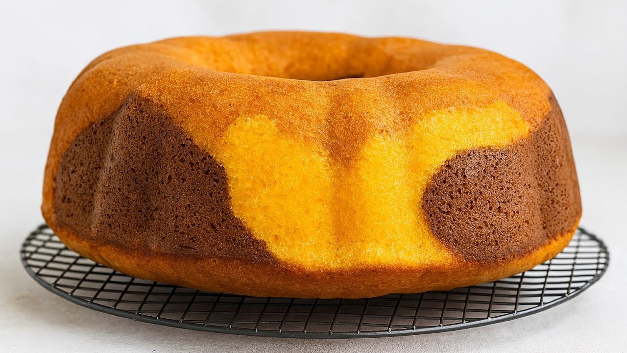 "How to Make a Mind-Blowing Two-Tone Cake in Minutes||The BEST Cake ...